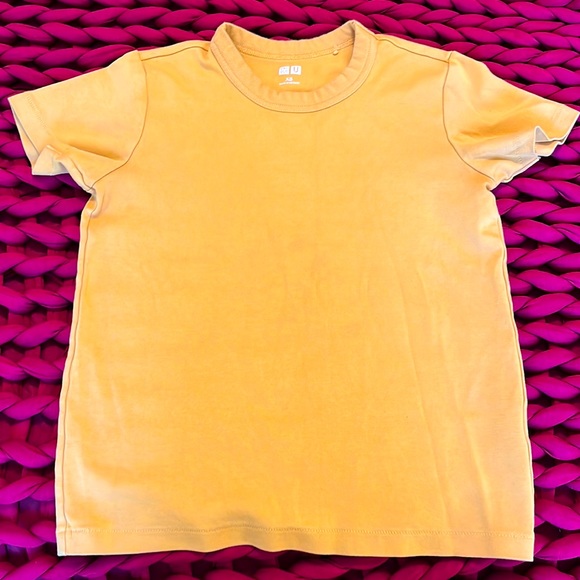 Uniqlo | Tops | Uniqlo Basic Tee | Poshmark